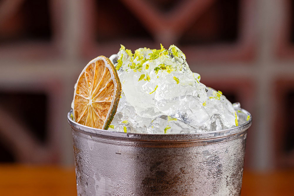 Nova carta de drinks do Seu Conrado traz 12 opções marcada pela ...